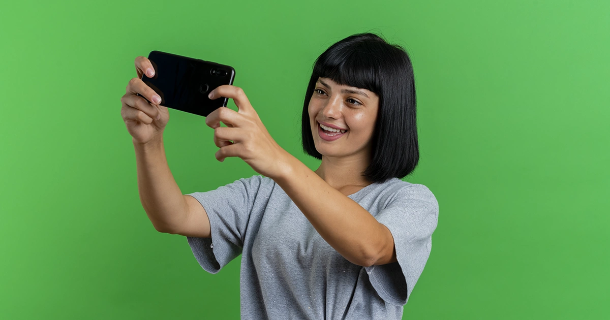 ¿Cómo usar una pantalla verde o chroma key para tus videos?